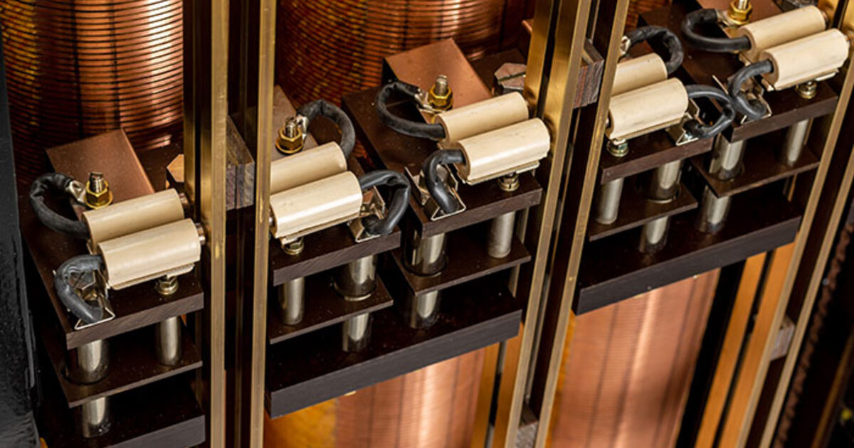 Voltage Regulating Transformers | Transformers & Rectifiers